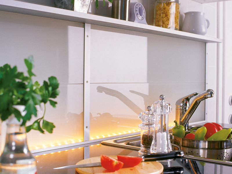 Controparete luminosa in cucina | Bricoportale