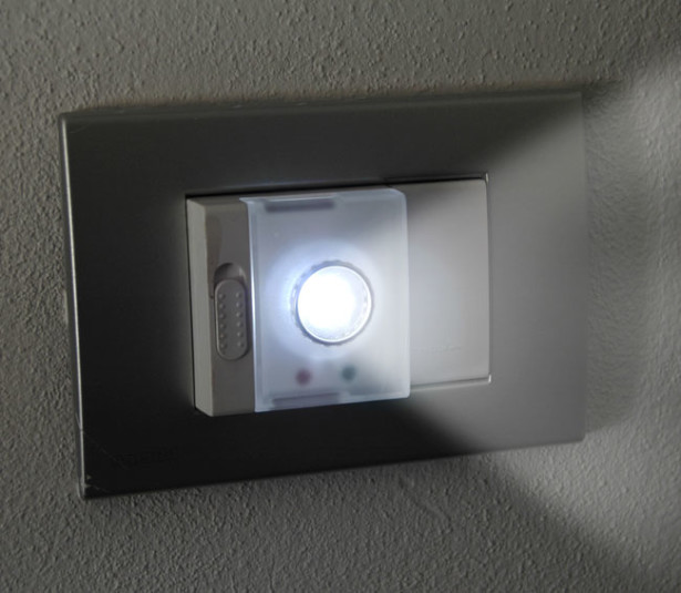 Come installare lampade di emergenza nelle prese di casa | Bricoportale