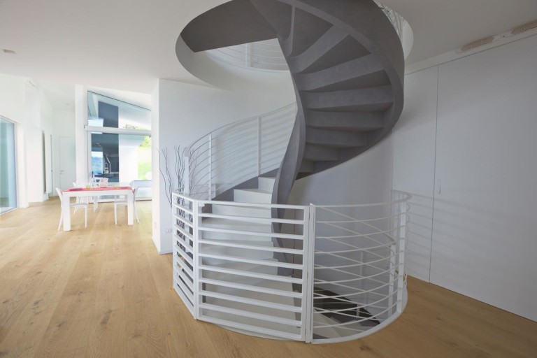 Scale elicoidali | Come si installano passo-passo | Bricoportale