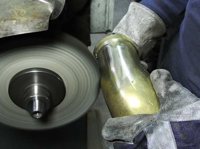 Come pulire l'ottone e lucidarlo a specchio | Guida dettagliata passo-passo