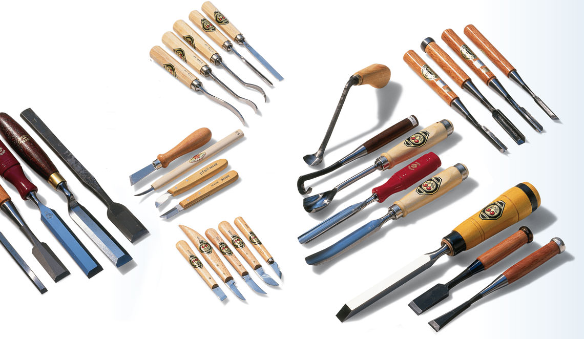 Scalpelli e sgorbie a mano | Gli utensili per scolpire il legno ...