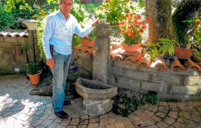 Un blocco di pietra senza età per una nuova fontanella fai da te ...